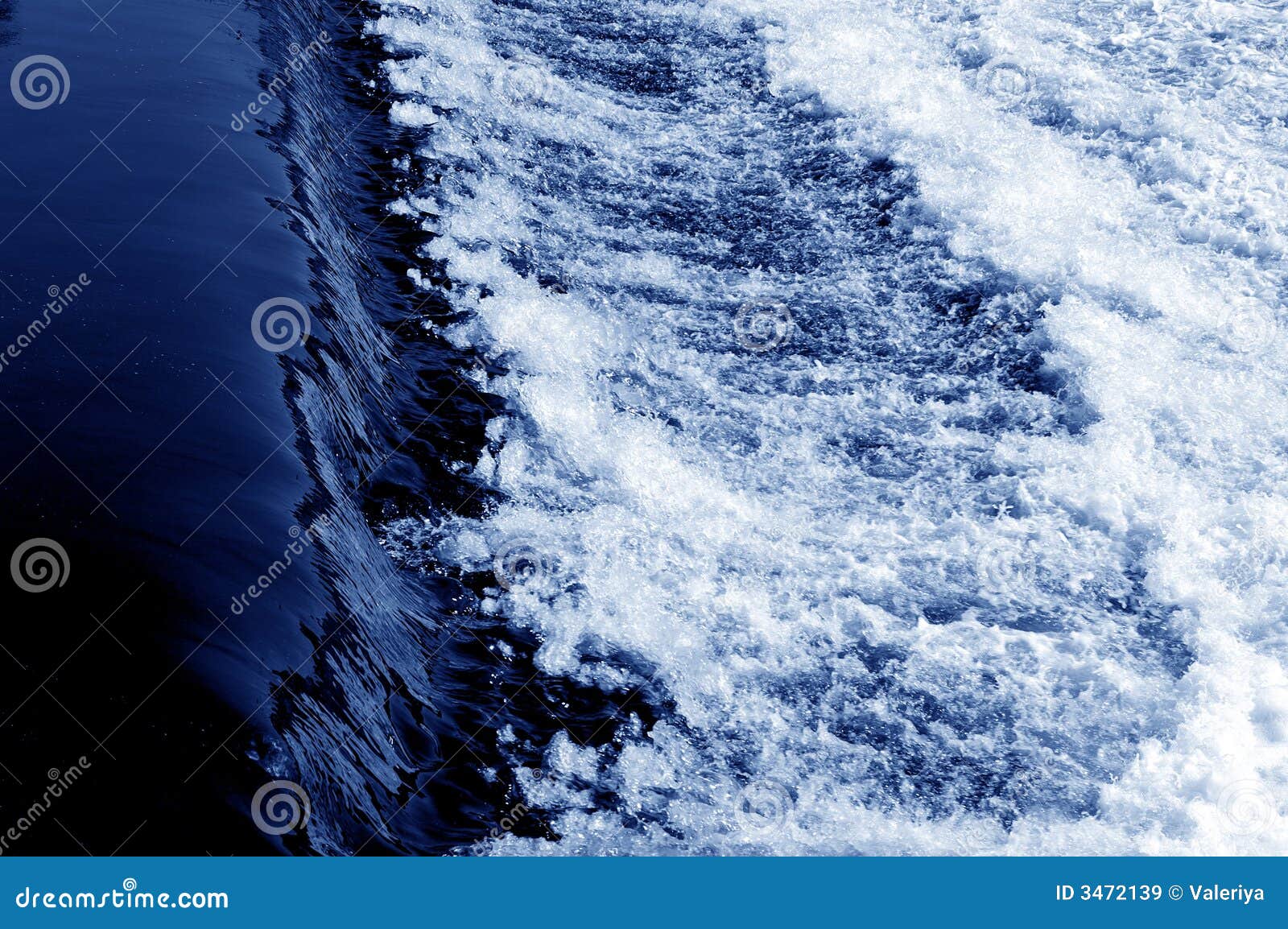 Blauer Wasserstrom stockbild. Bild von kühl, meer, leistung - 3472139