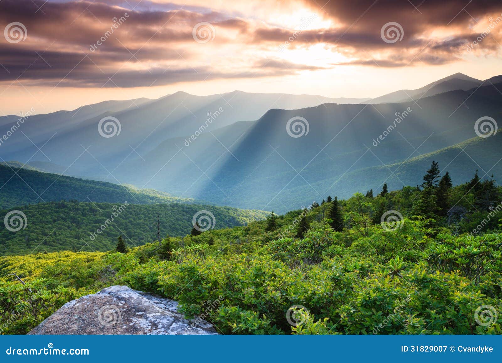 Blauw Ridge Pinnacle North Carolina Stock Afbeelding - Image of noord ...