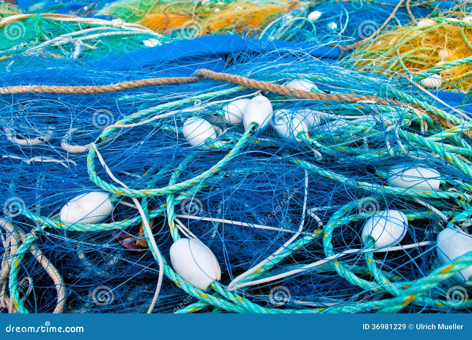Blauw visnet stock afbeelding. Image of apparatuur, maritiem - 36981229