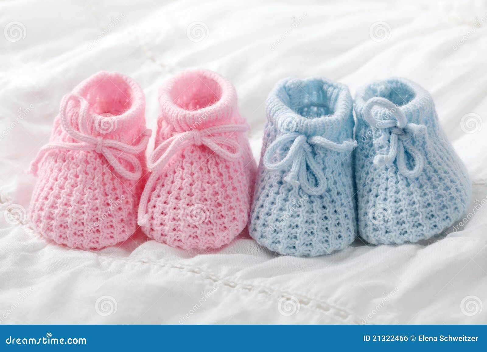 Blauwe en roze babybuiten stock foto. Image of baptisme - 21322466