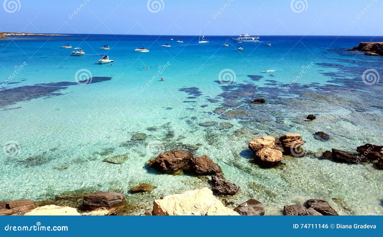 Blauwe Lagune in Cyprus stock foto. Image of overzees - 74711146