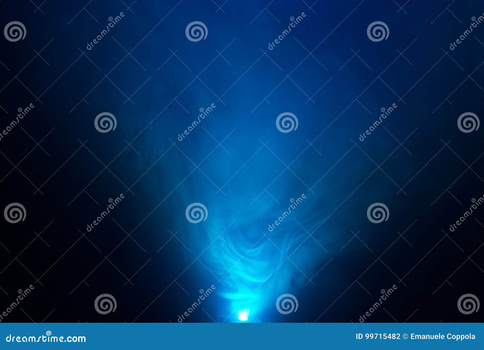 Blauwe lichte rook stock foto. Image of blauw, licht - 99715482
