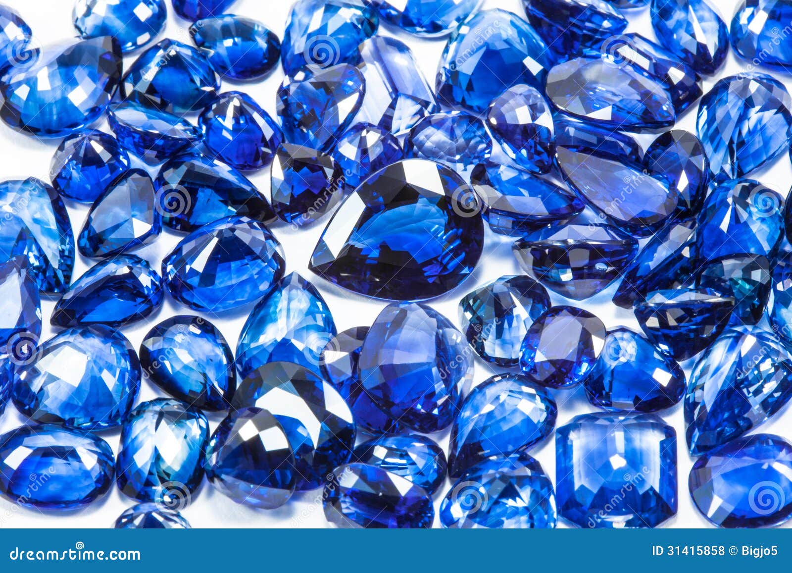 Blauwe saffieren stock foto. Image of kristal, steen - 31415858