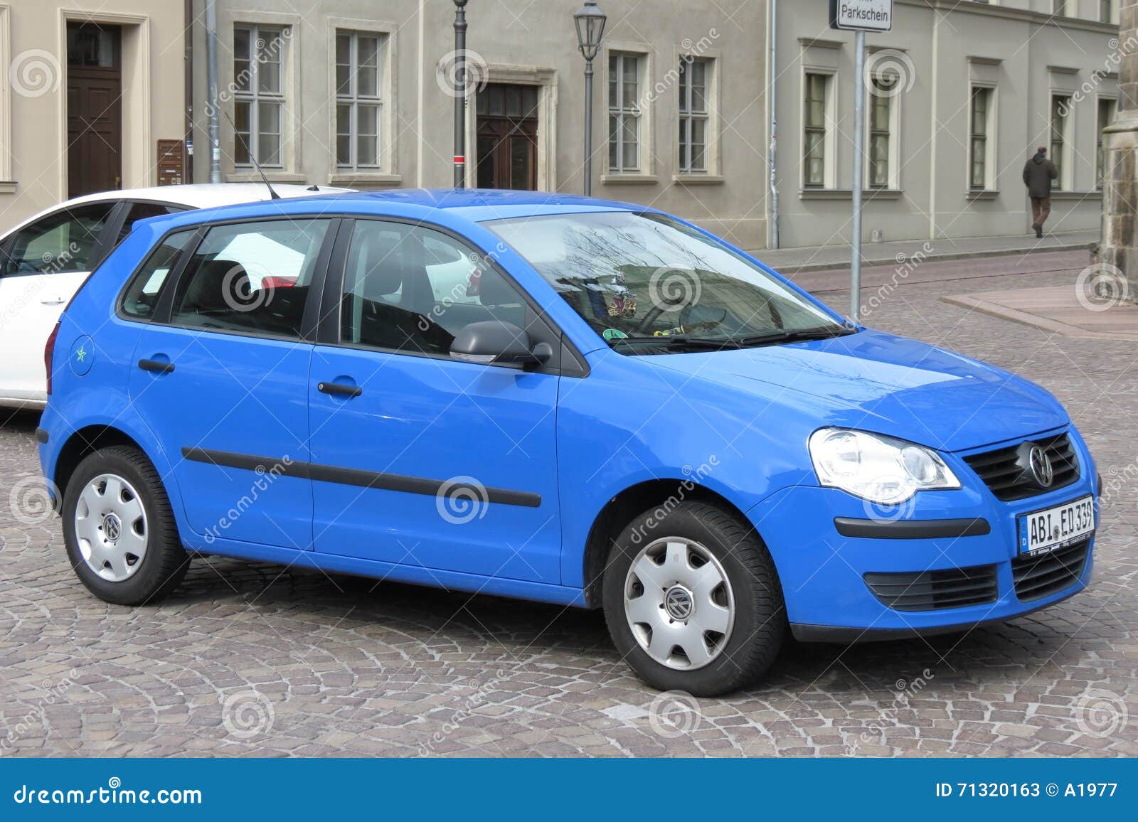 Blauwe Volkswagen-auto redactionele stock foto. Image of volkswagen ...