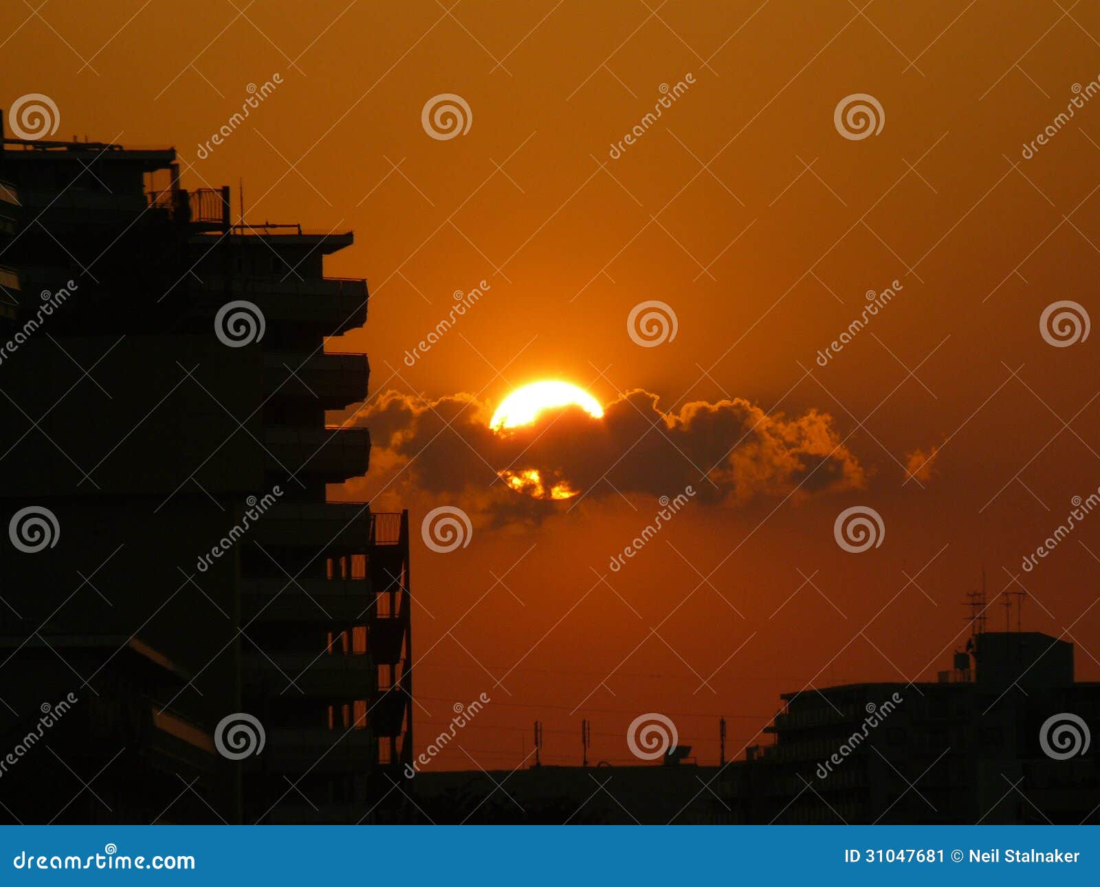 Blazing Sun Setting in Tokyo Stock Image - Image of warms, vertical ...