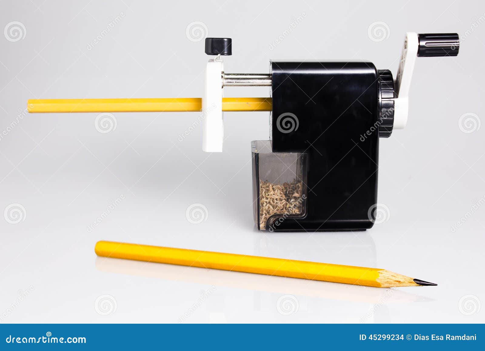 Bleistiftspitzer stockfoto. Bild von radiergummi, scharf - 45299234