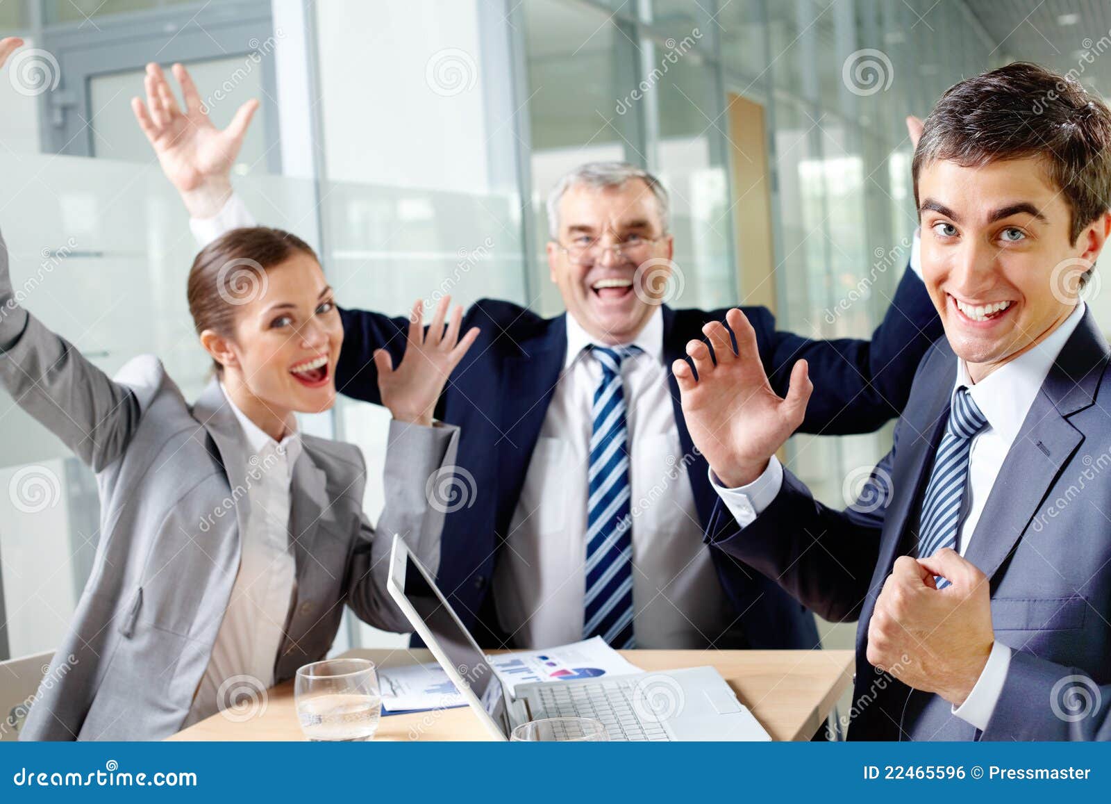 Blije groep stock foto. Afbeelding bestaande uit vennoot - 22465596