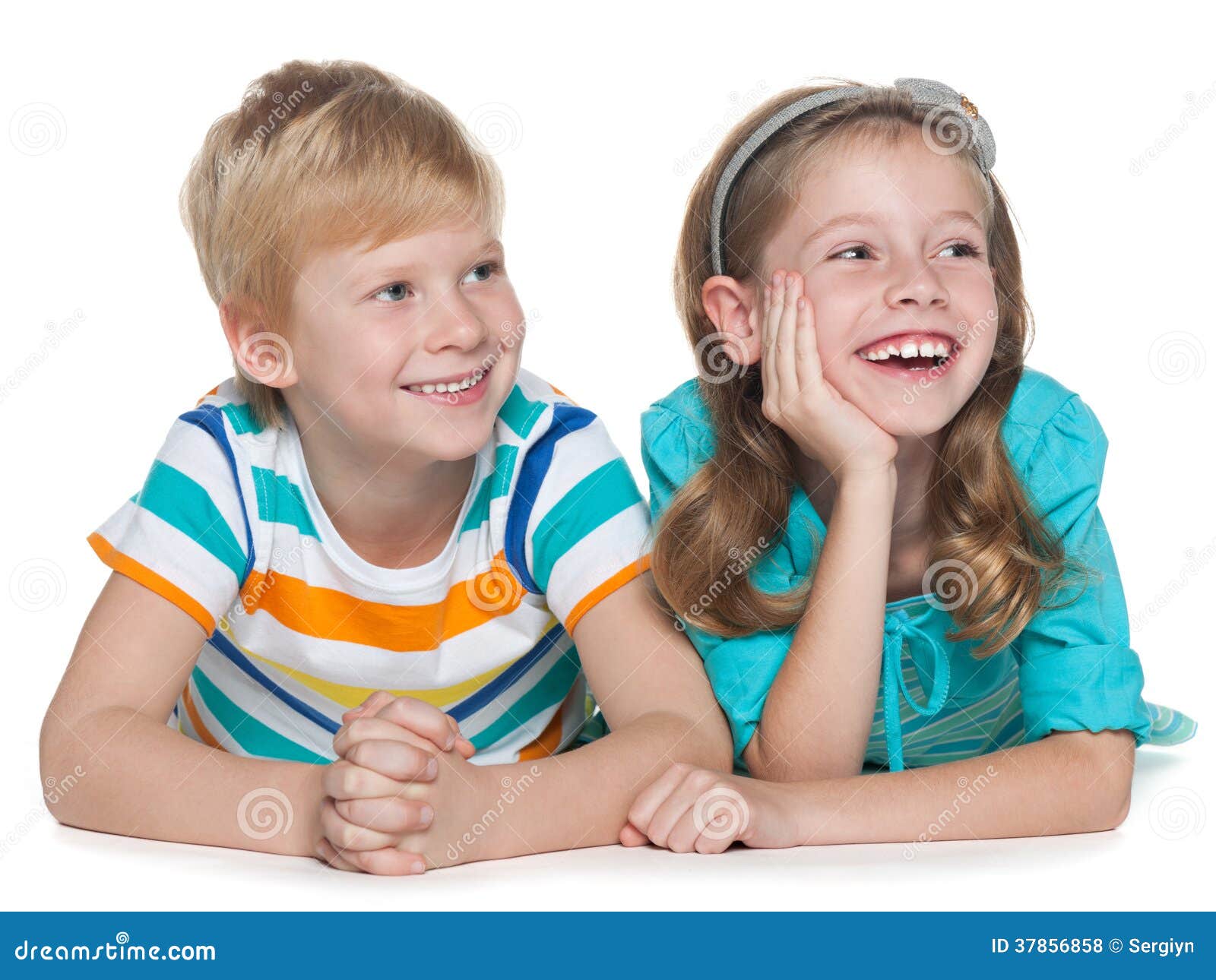 Blije kinderen op het wit stock foto. Image of meisje - 37856858