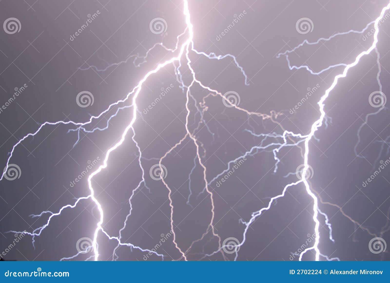 Bliksem stock illustratie. Illustration of atmosfeer, lossing - 2702224