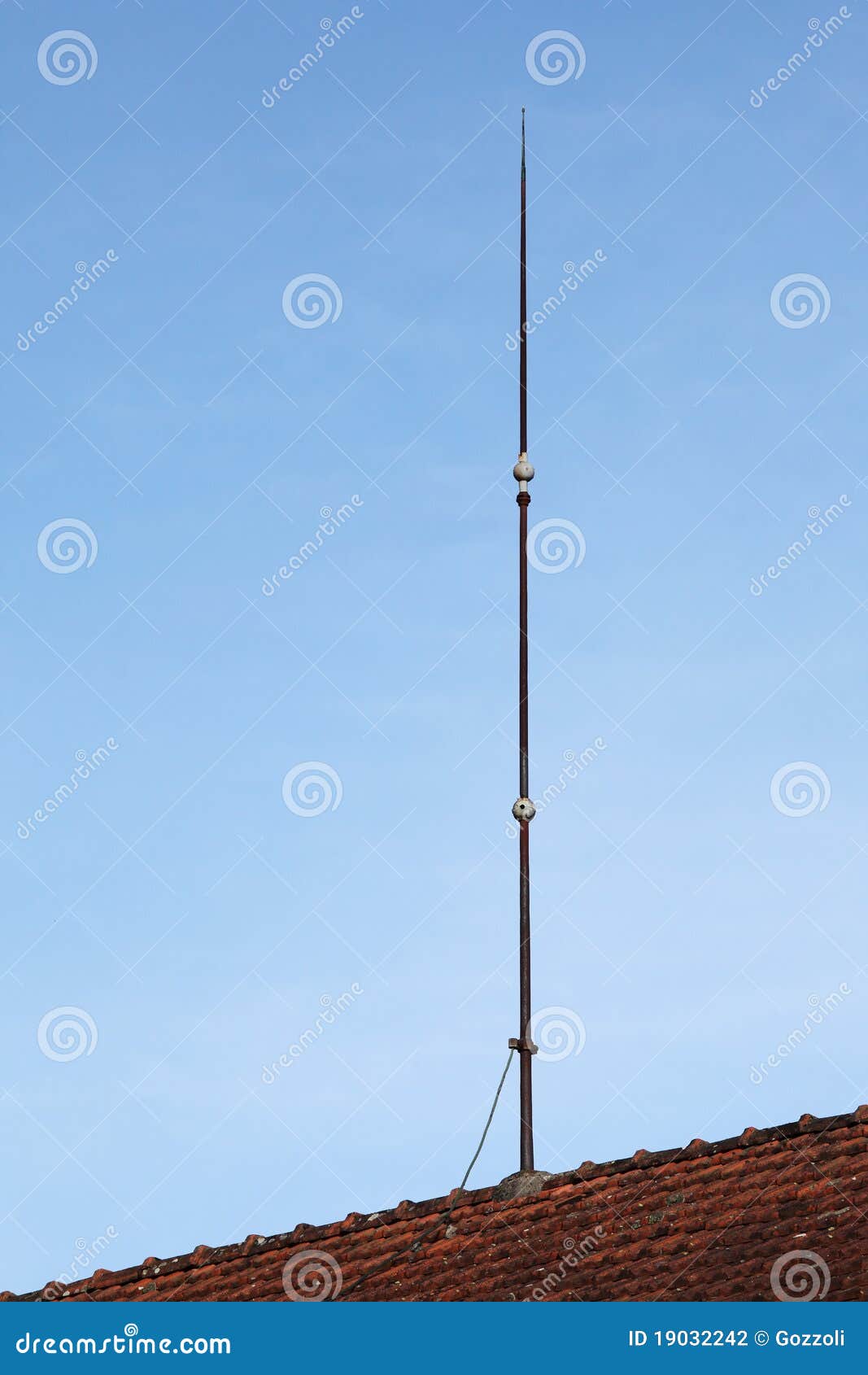 Blitzableiter Rod stockfoto. Bild von dach, aufbau, volt - 19032242