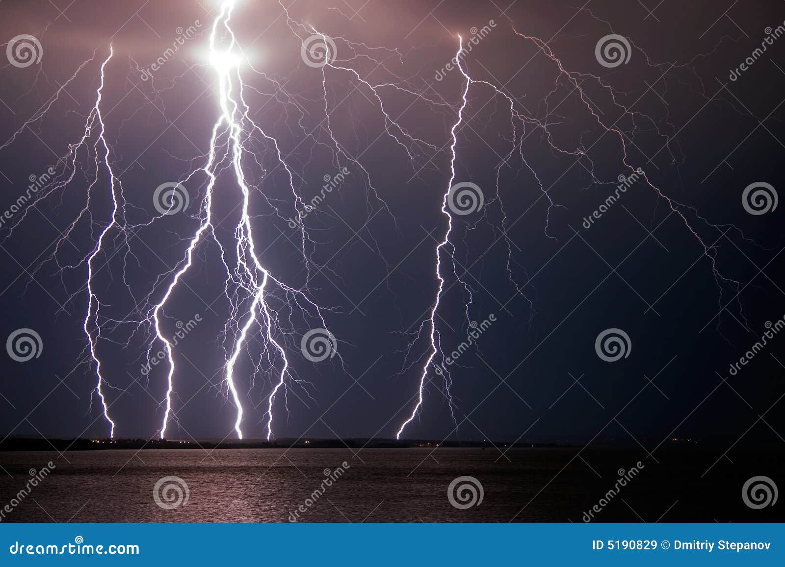 Blixt fotografering för bildbyråer. Bild av väder, regn - 5190829