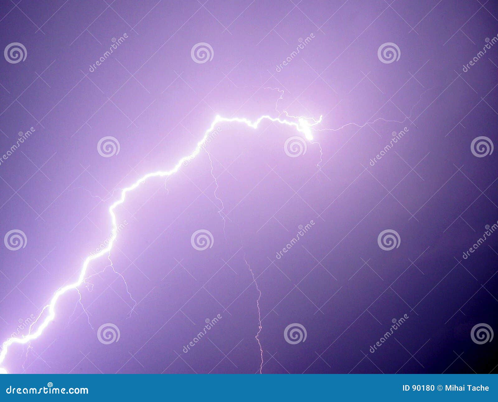 Blixt arkivfoto. Bild av elektricitet, storm, volt, regn - 90180