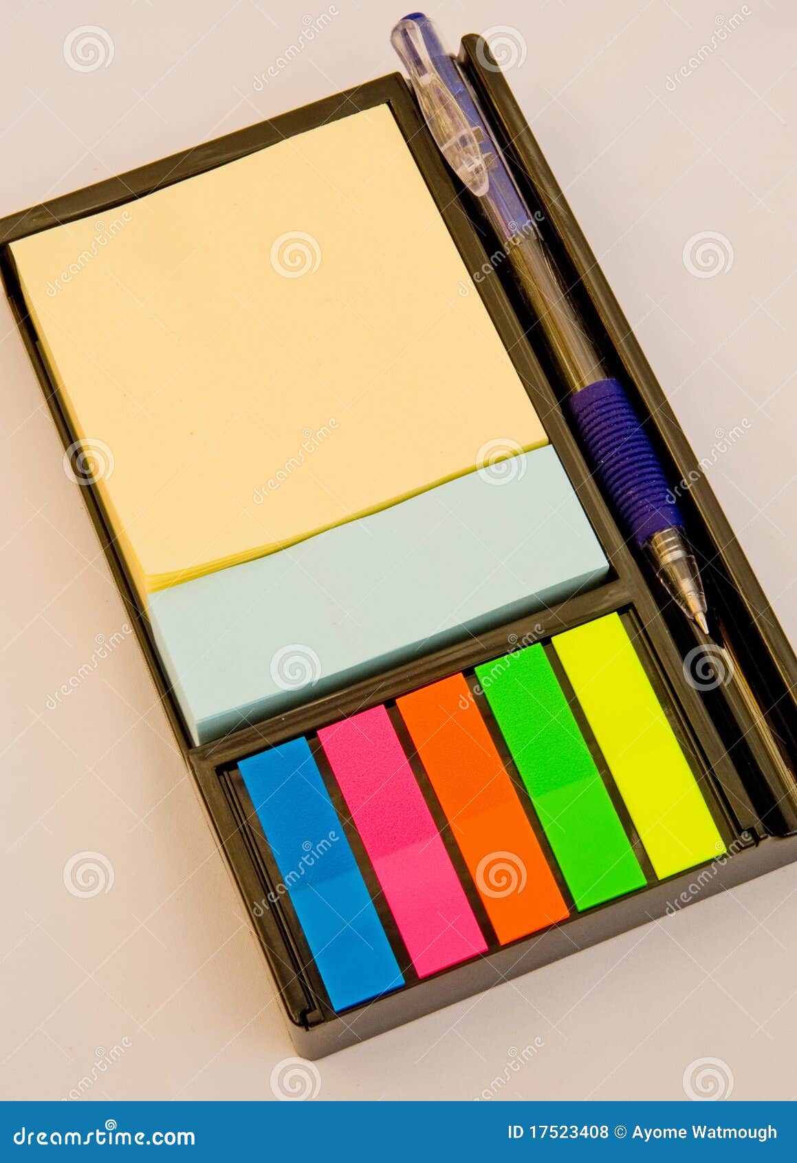 Bloc-notes multicolore. photo stock. Image du bureau - 17523408
