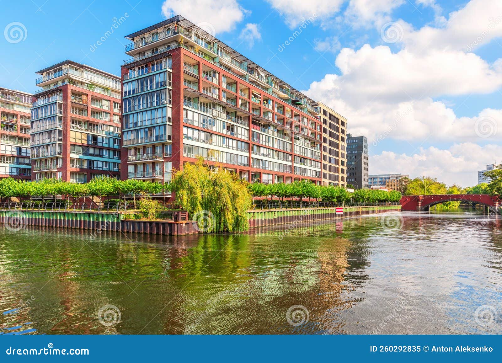 Blocchi Moderni Sulla Diffusione Bella Vista Fluviale Della Germania ...