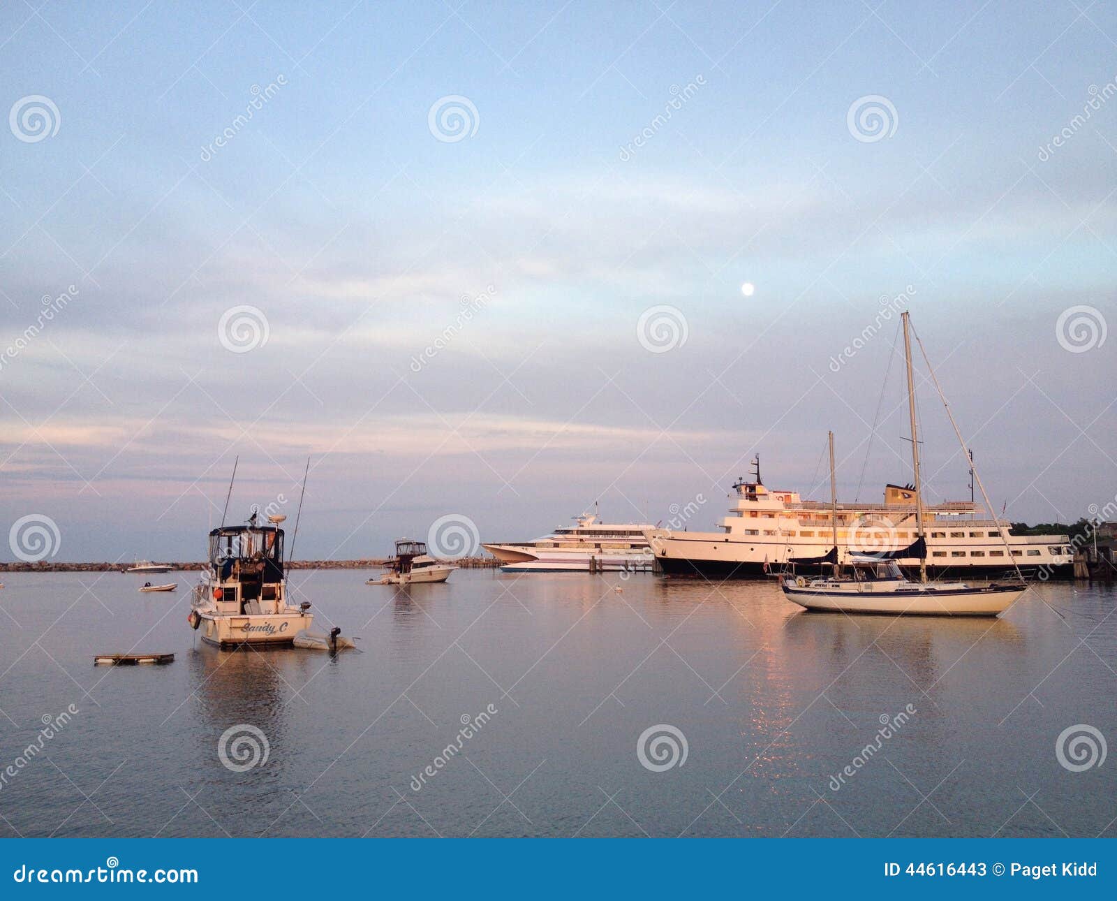 Block Island at Sunset editorial stock photo. Image of cruise - 44616443