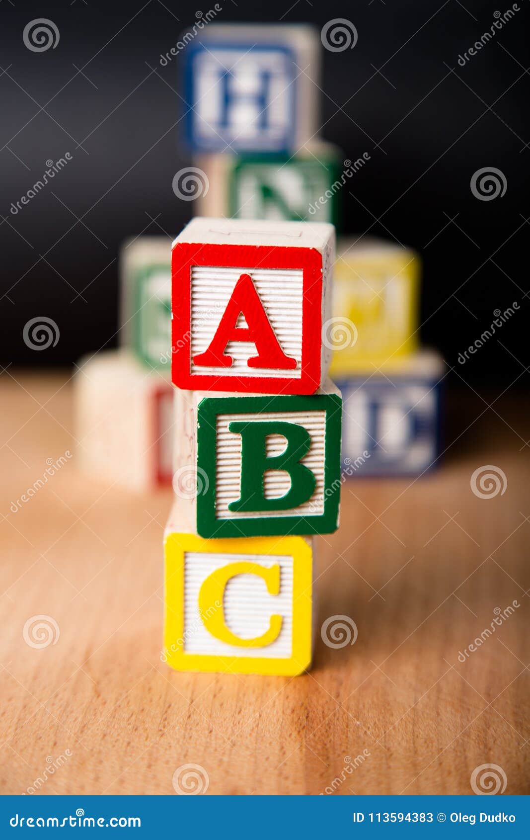 Blocos De Madeira De ABC Empilhados Imagem de Stock - Imagem de ...