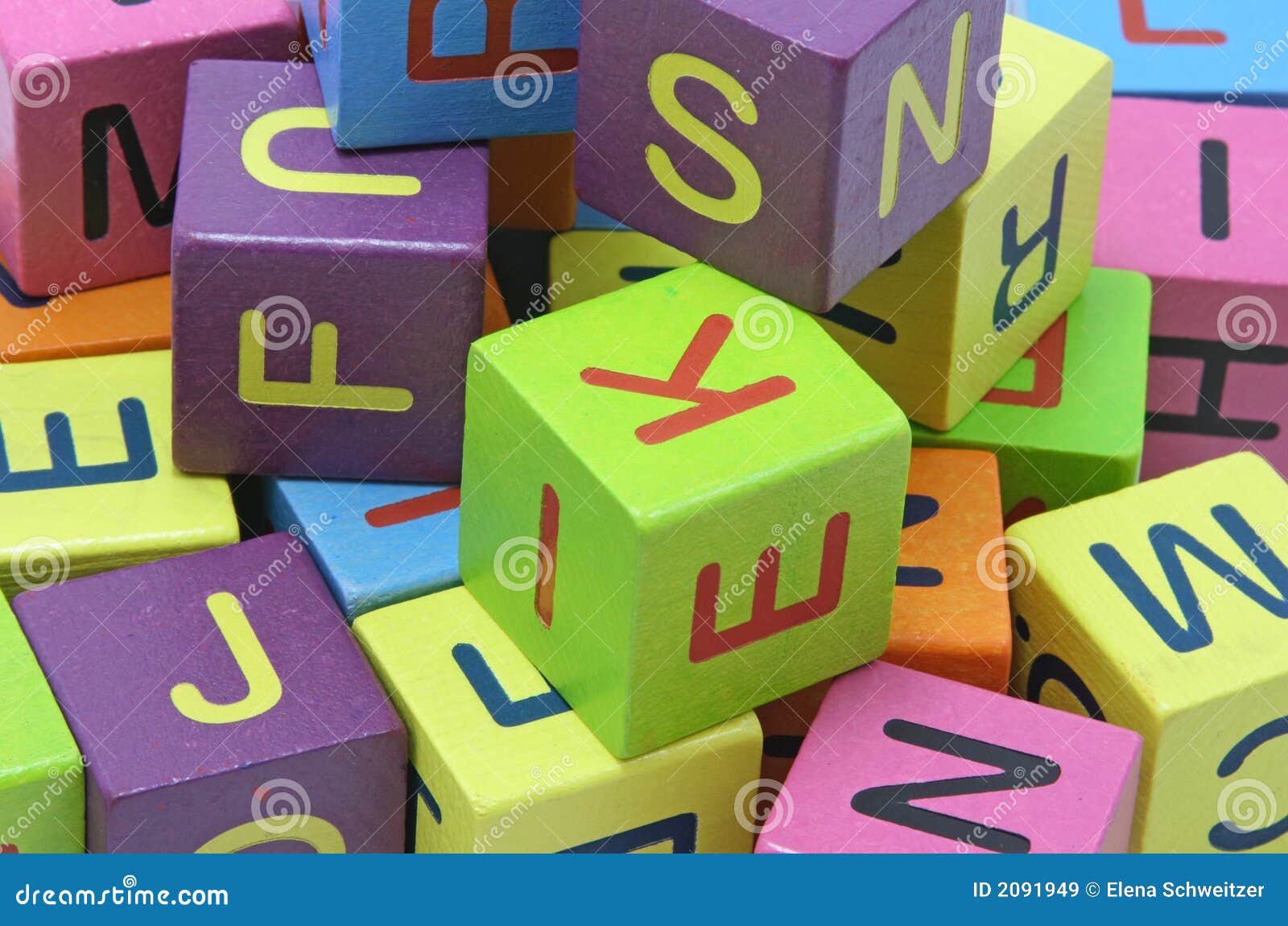 Blocos De Madeira Com Letras Imagem de Stock - Imagem de divertimento ...