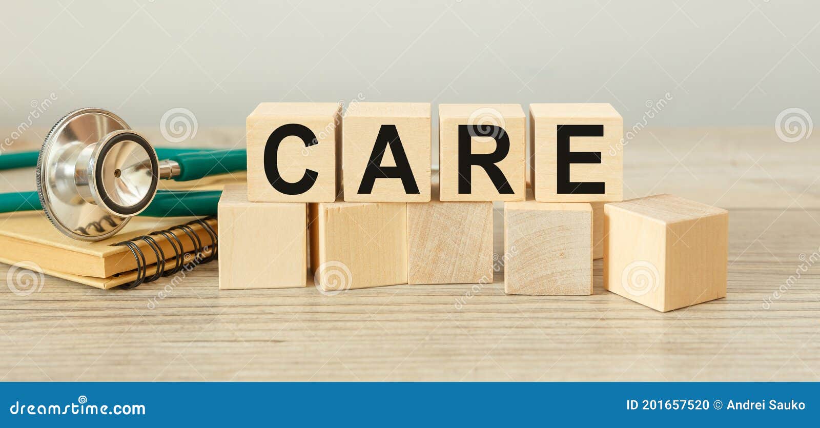 Blocos De Madeira Com a Palavra Cuidado Foto de Stock - Imagem de ...