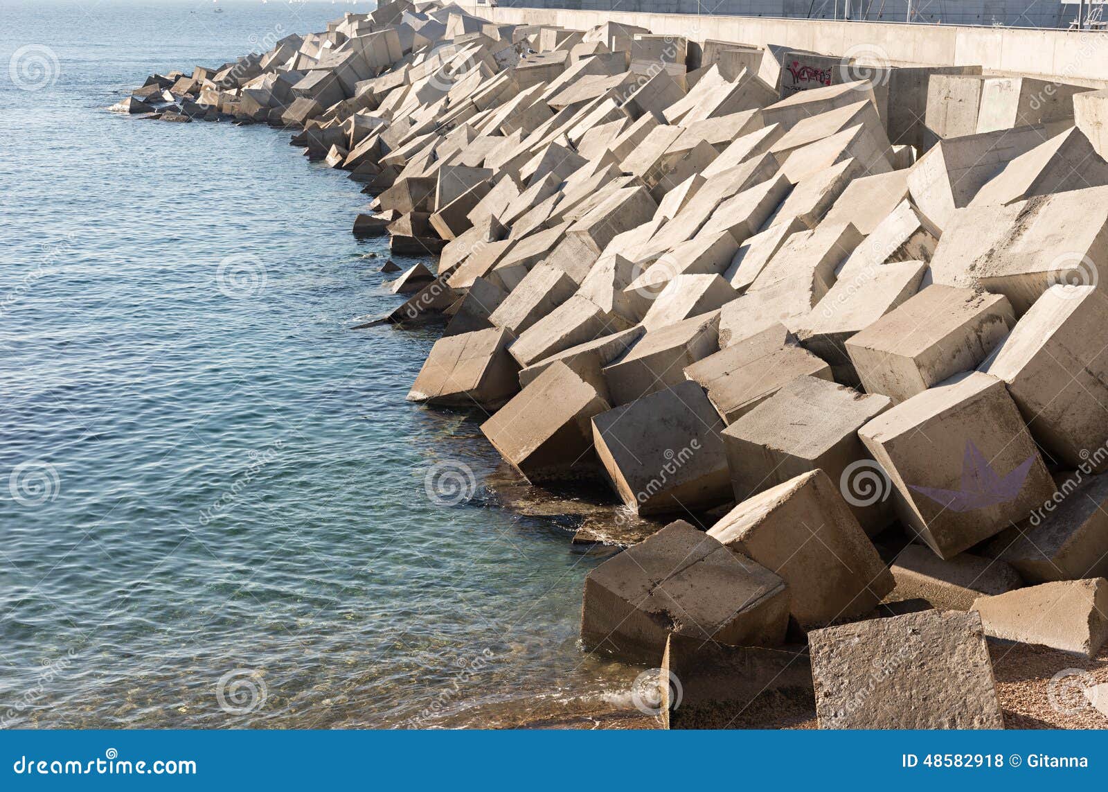 Blocos Do Cimento Do Quebra-mar Foto de Stock - Imagem de costa ...
