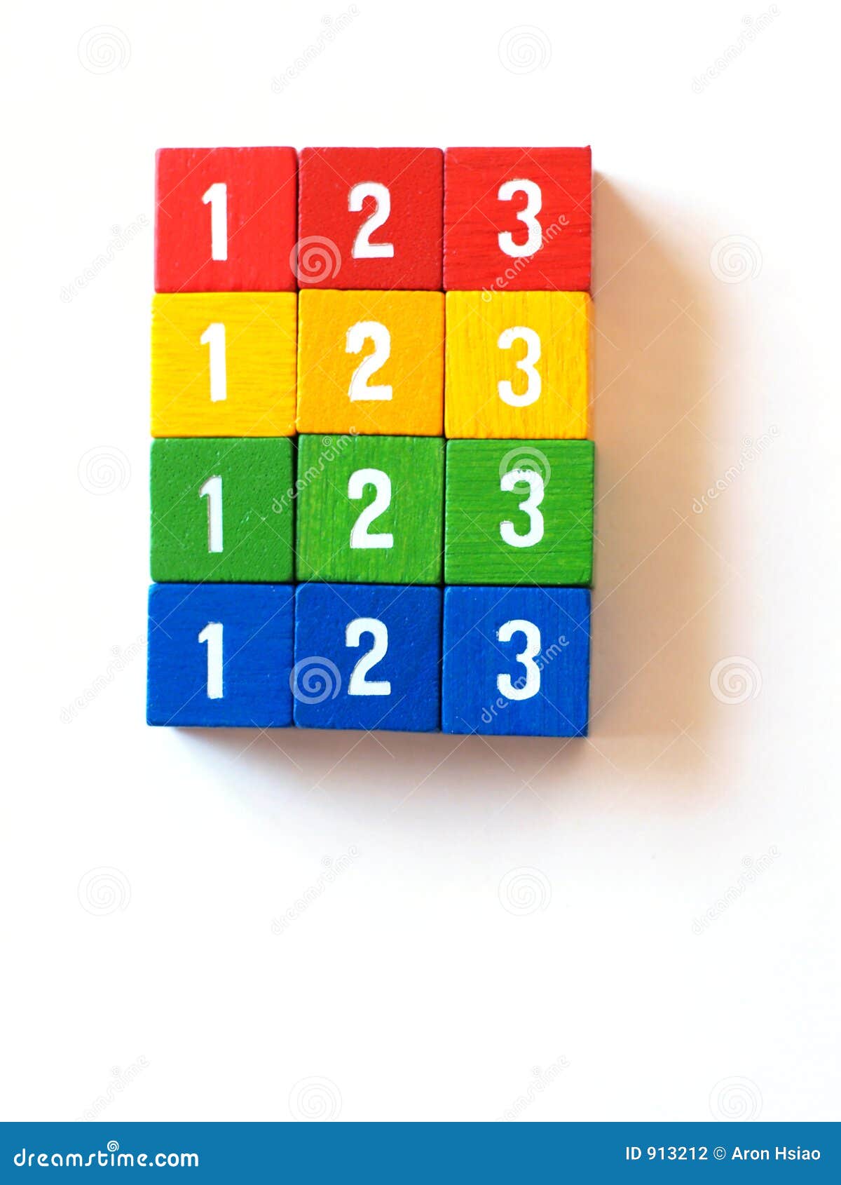 Blocos Numerados Coloridos Para Aprender (iii) Foto de Stock - Imagem ...