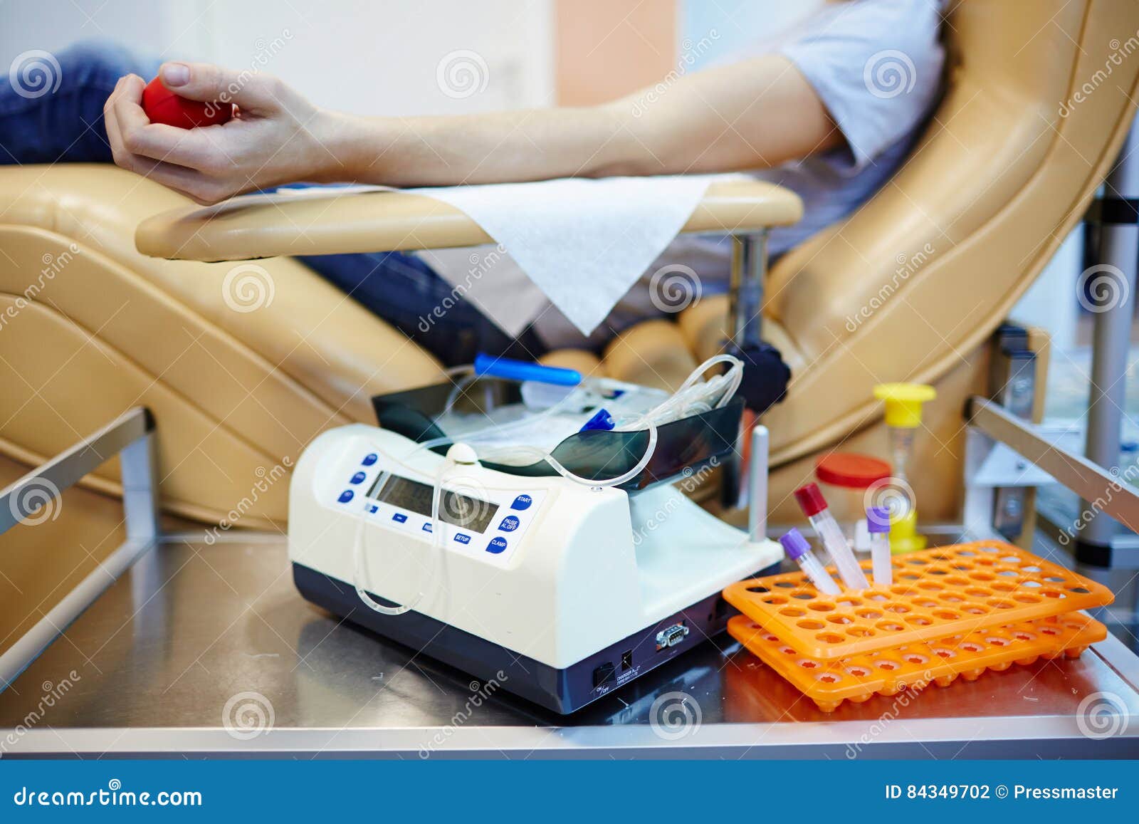 Blodtransfusionutrustning arkivfoto. Bild av hand, transfusion - 84349702