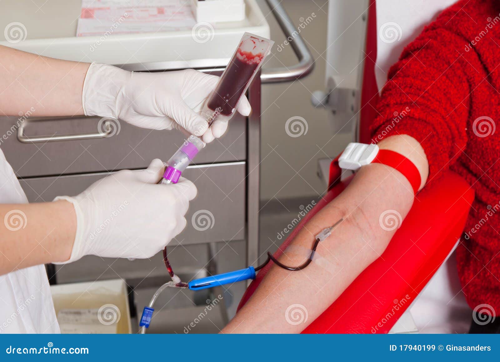 Bloed Van De Bloedschenkingen in Bloedlaboratorium Stock Afbeelding ...