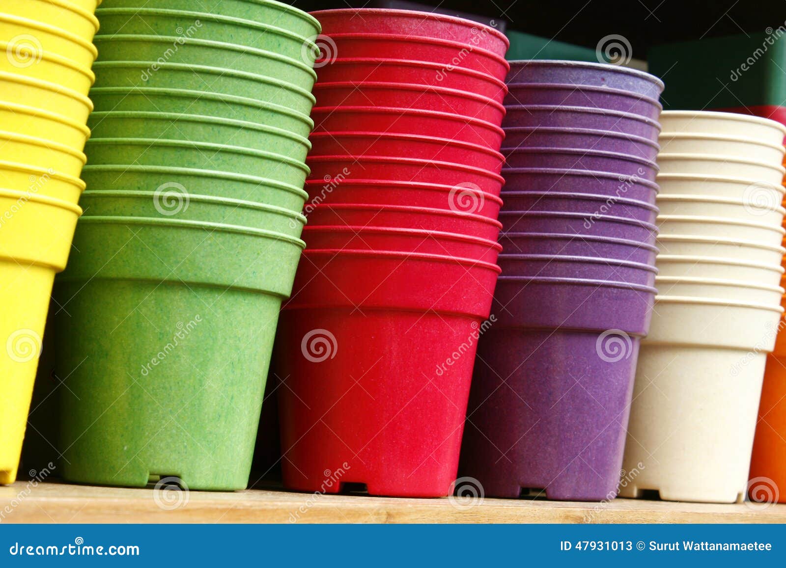 Bloempotten - Plastic Bloempotten Stock Afbeelding - Image of voor ...