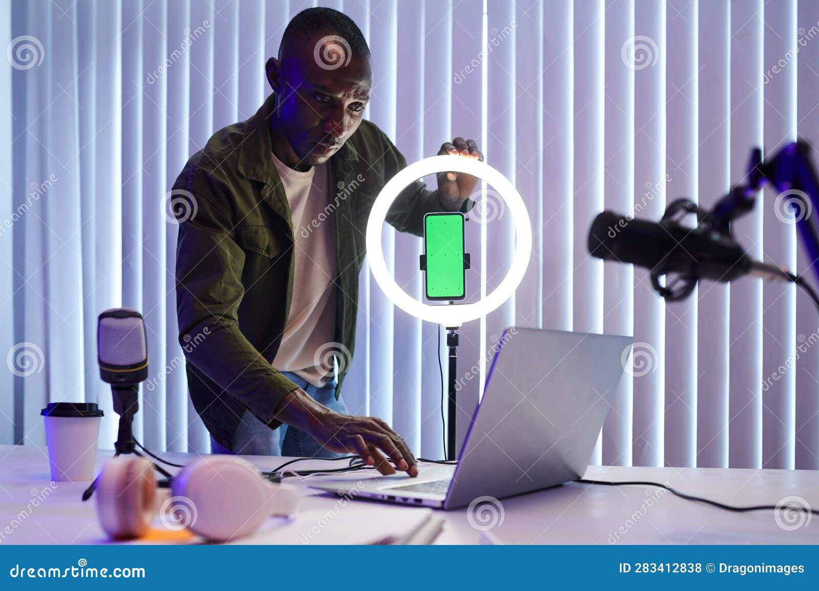 Blogger Checking Ring Light Stock Photo - Image of online, desk: 283412838