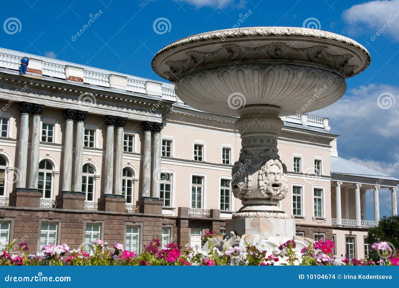 Blomrabatt arkivfoto. Bild av guld, slott, skulptur, pretentiöst - 10104674