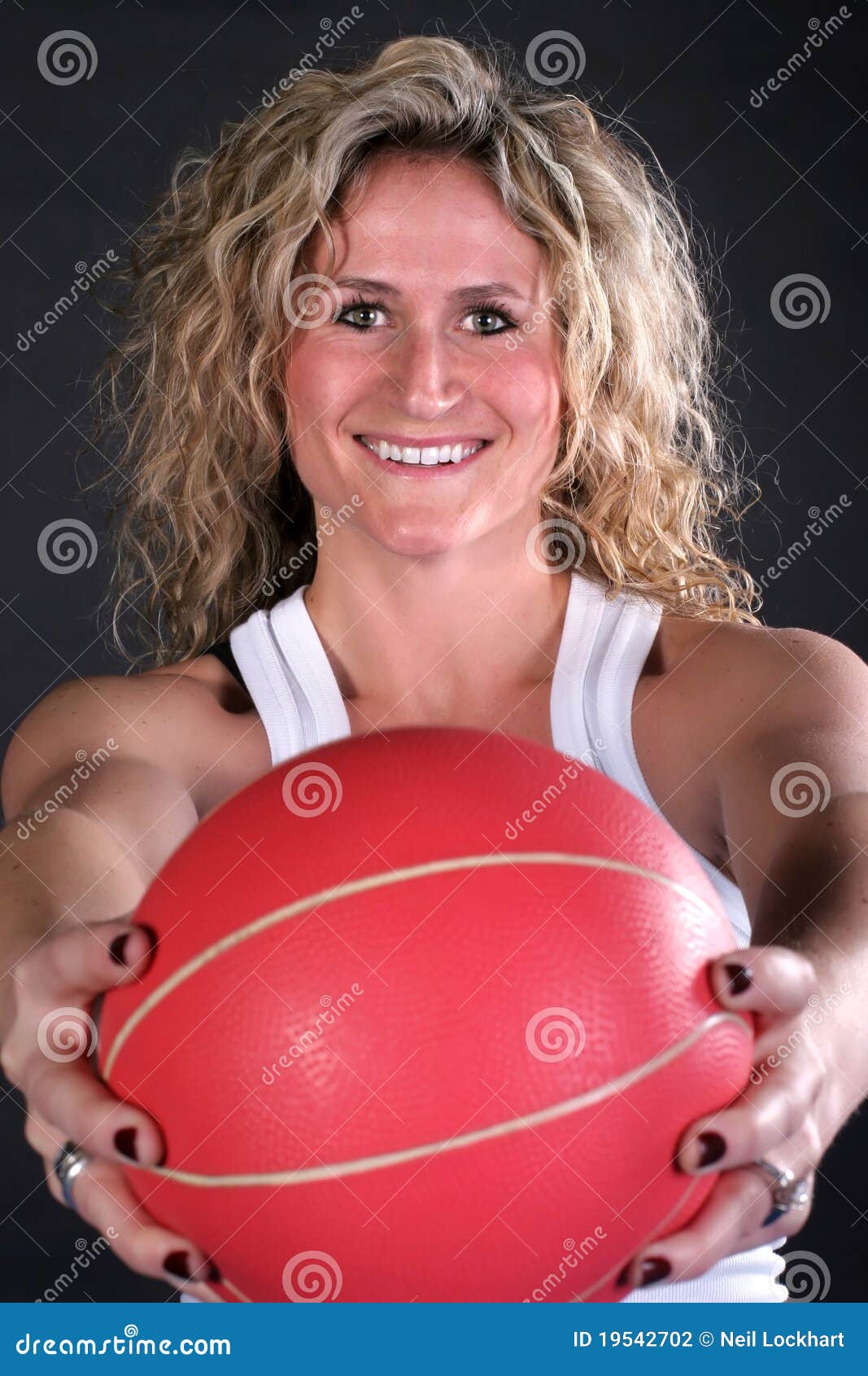 Blond met Rode Bal stock foto. Image of gezondheid, tillen - 19542702