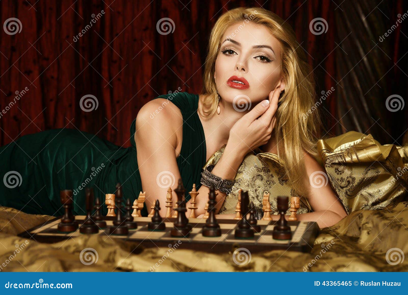 Blond Woman Playing Chess Stock Image Image Of Hair 43365465