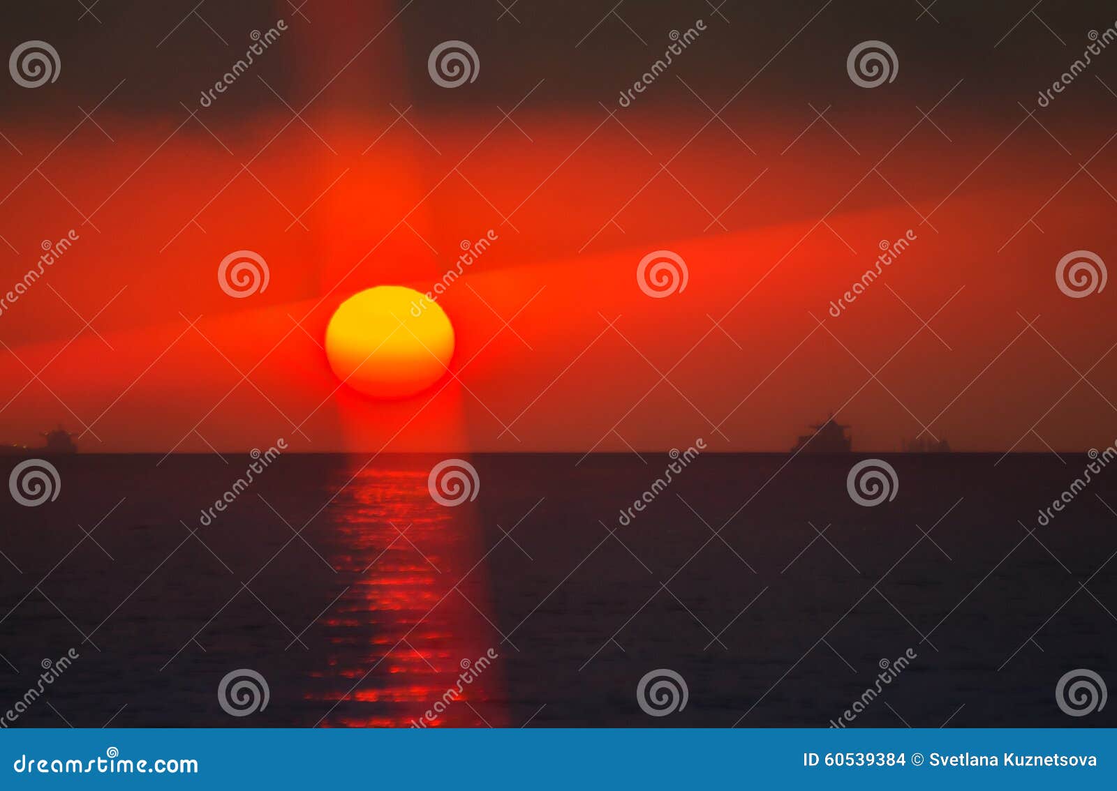 Bloody Sun between Sea and Cloud Stock Photo - Image of evening ...