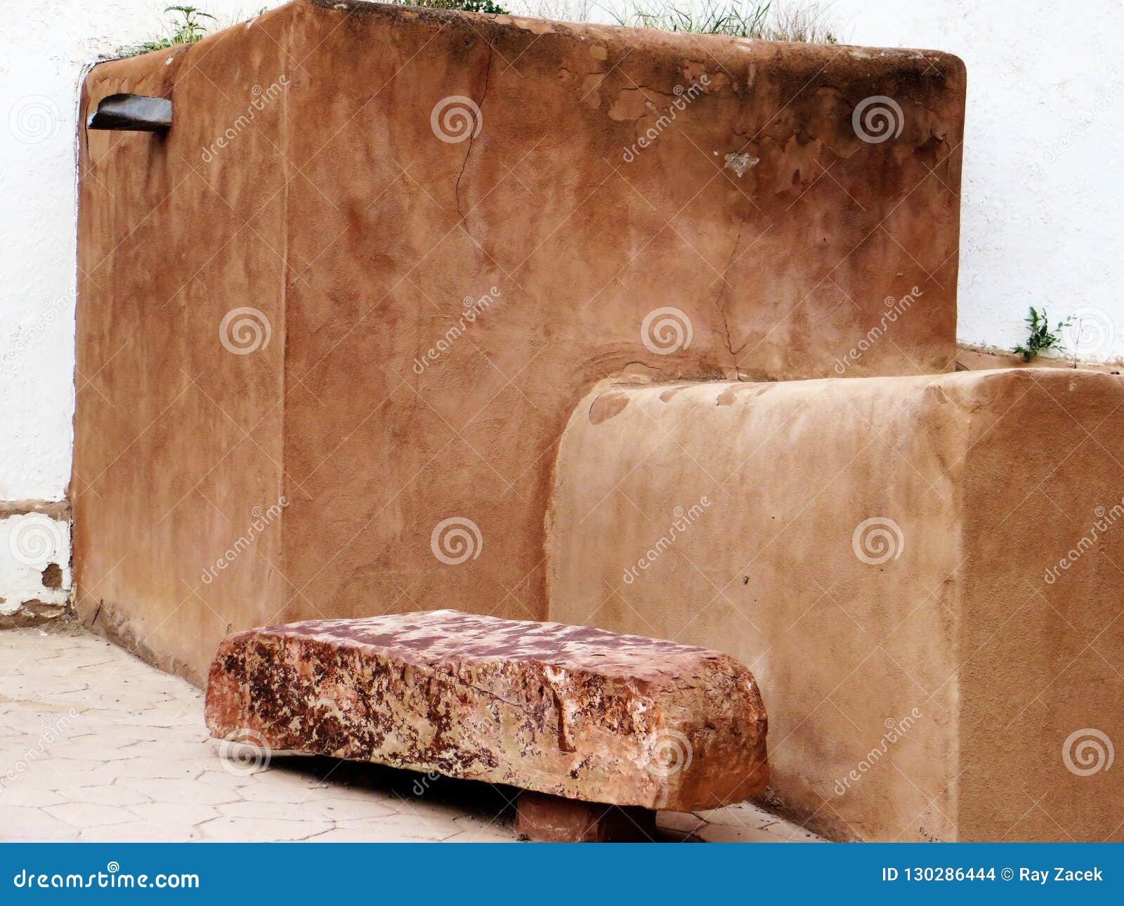 Bloque Del Banco Y Del Adobe, Chimayo Foto de archivo - Imagen de viejo ...