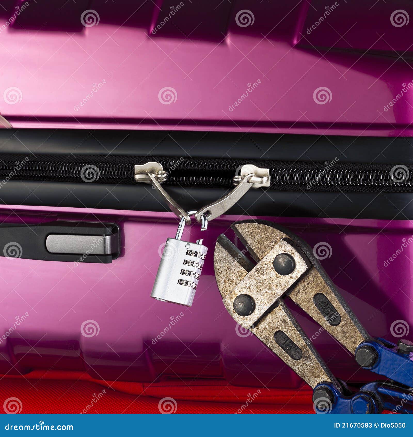 Bloquee la maleta rota imagen de archivo. Imagen de roto - 21670583