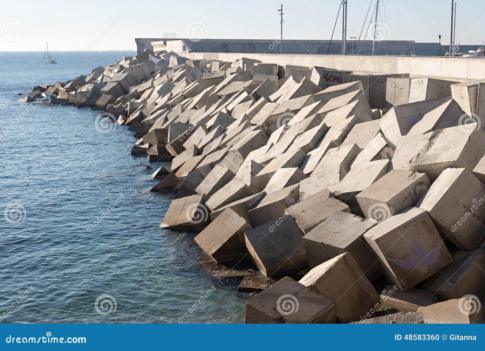 Bloques Del Cemento Del Rompeolas Foto de archivo - Imagen de edificios ...