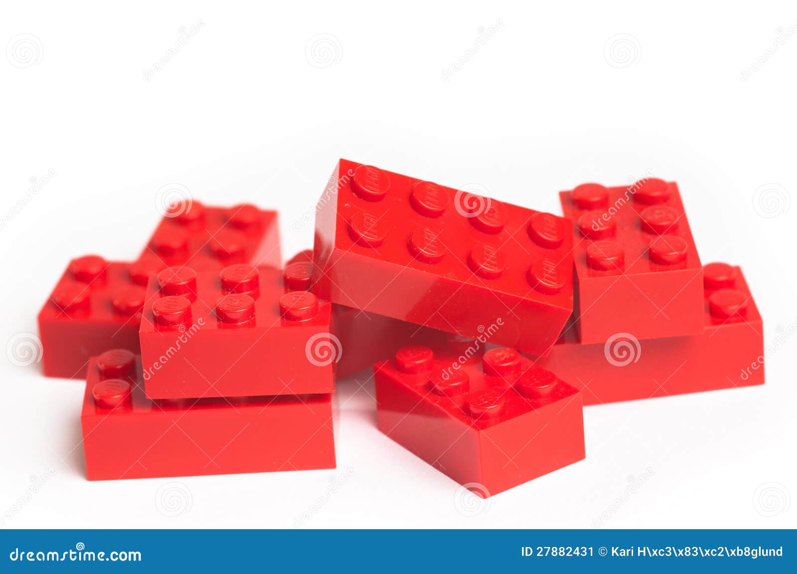 Bloques rojos de Lego foto editorial. Imagen de modelo - 27882431