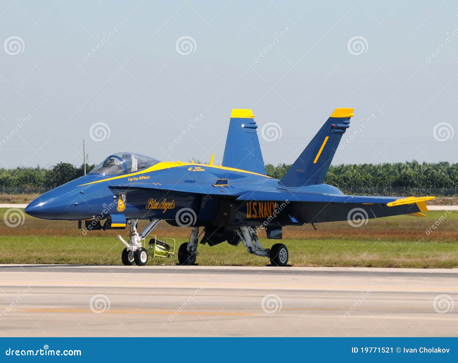 Blue Angels Number 1 Fighter Jet Editorial Photo - Image of tarmac ...
