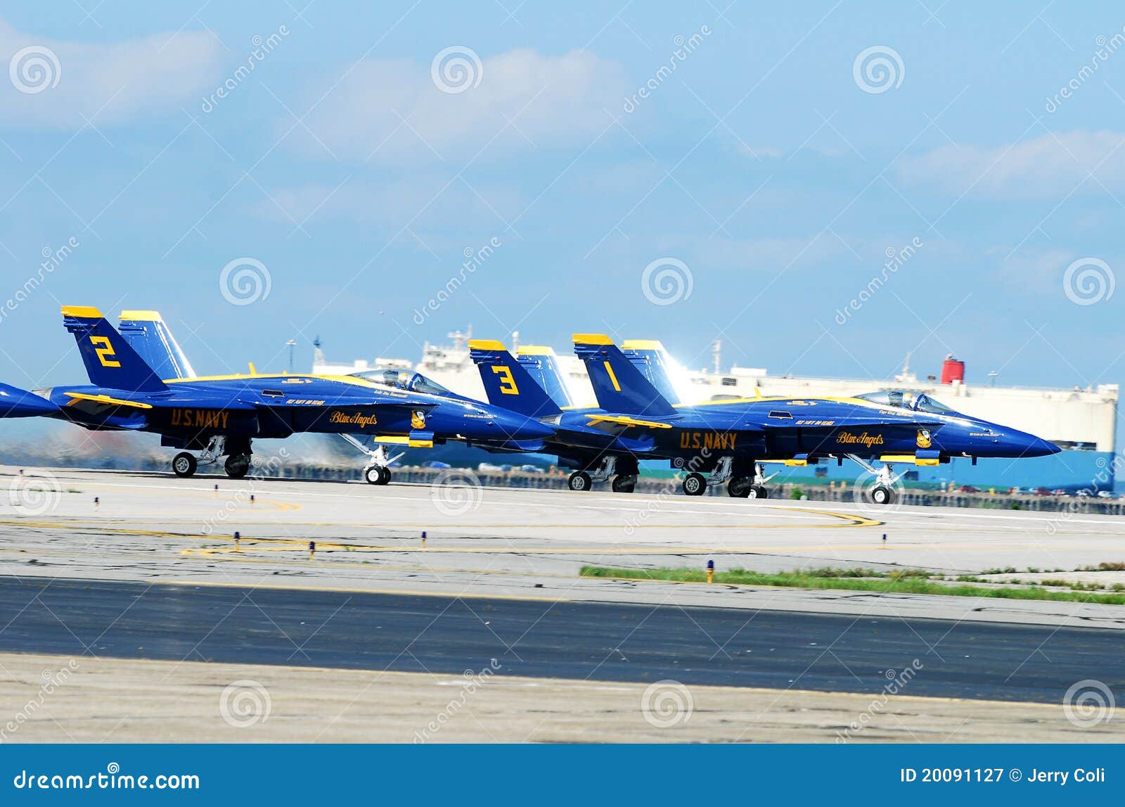 Blue Angels Take off. editorial photography. Image of teamwork - 20091127