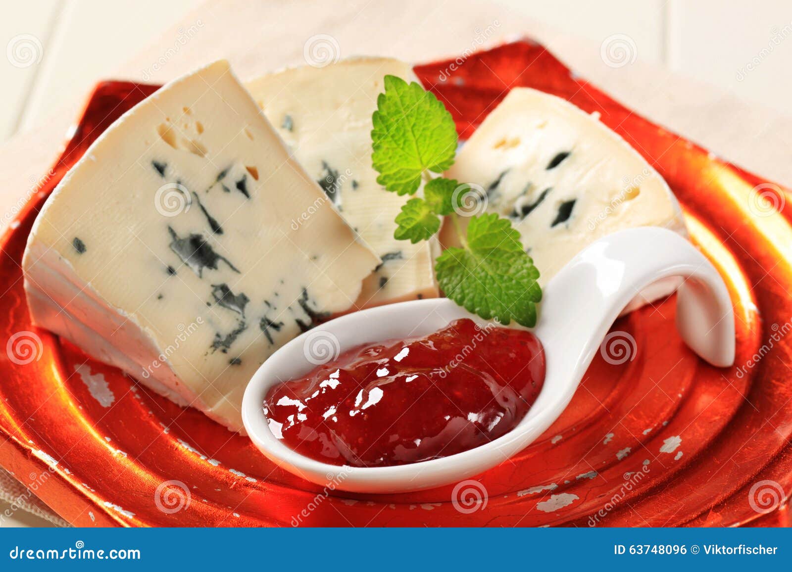 Blue Brie Cheese Stock Photos - Download 14,723 Royalty Free Photos