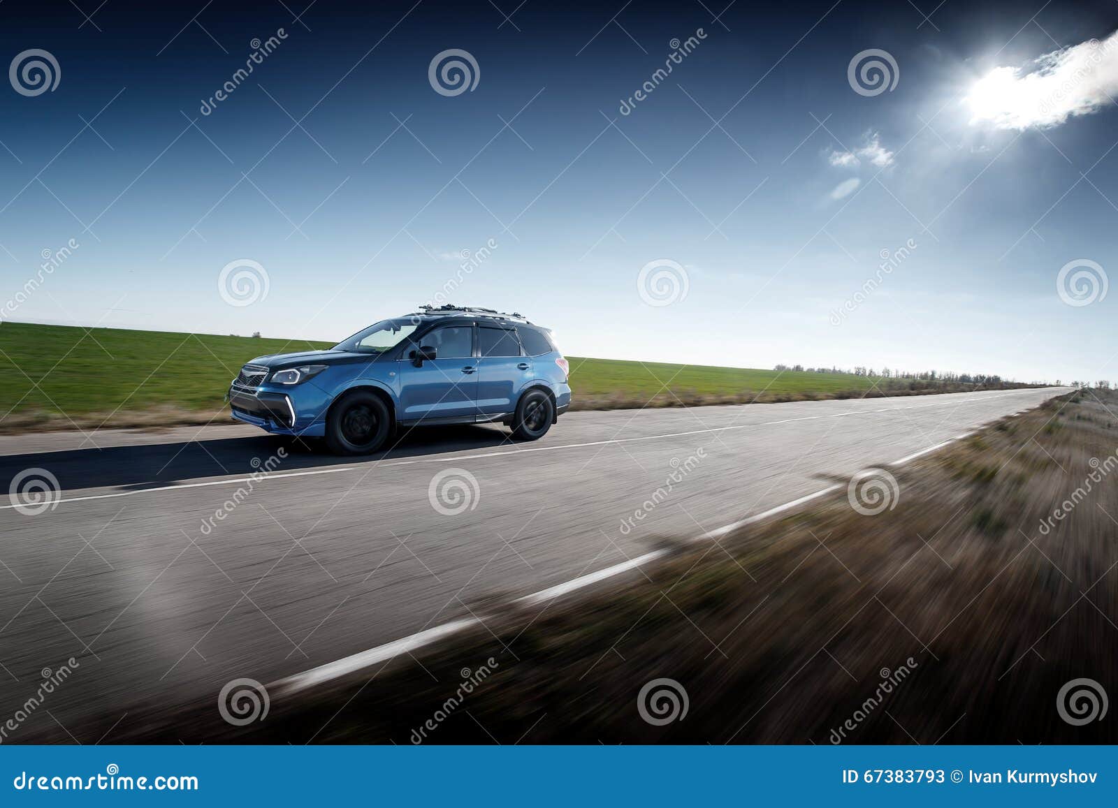 Light blue car driving by beach artsy - Julifurniture