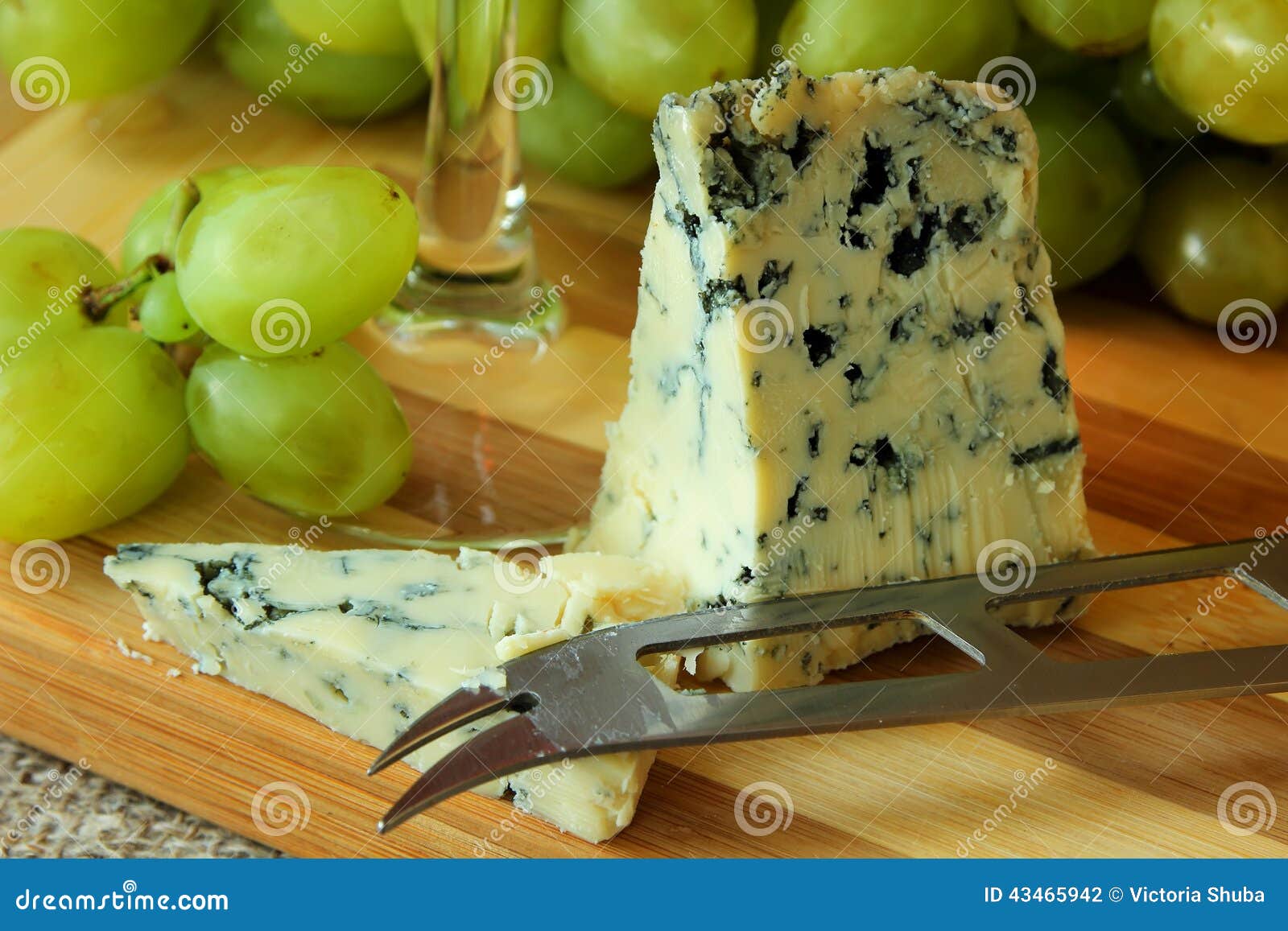Blue cheese and grapes stock photo. Image of mold, green - 43465942