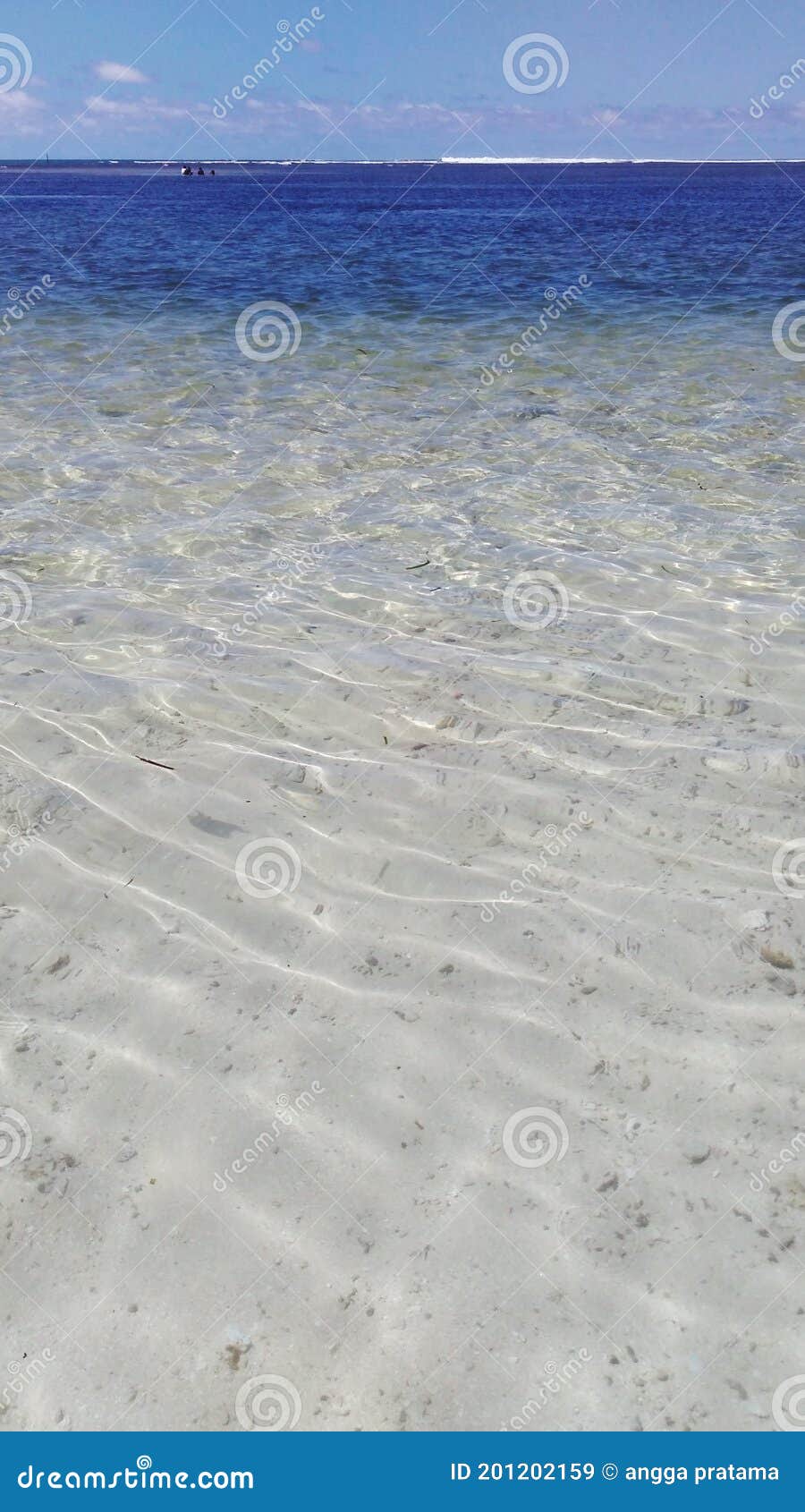 Blue and clear beach water stock image. Image of horizon - 201202159