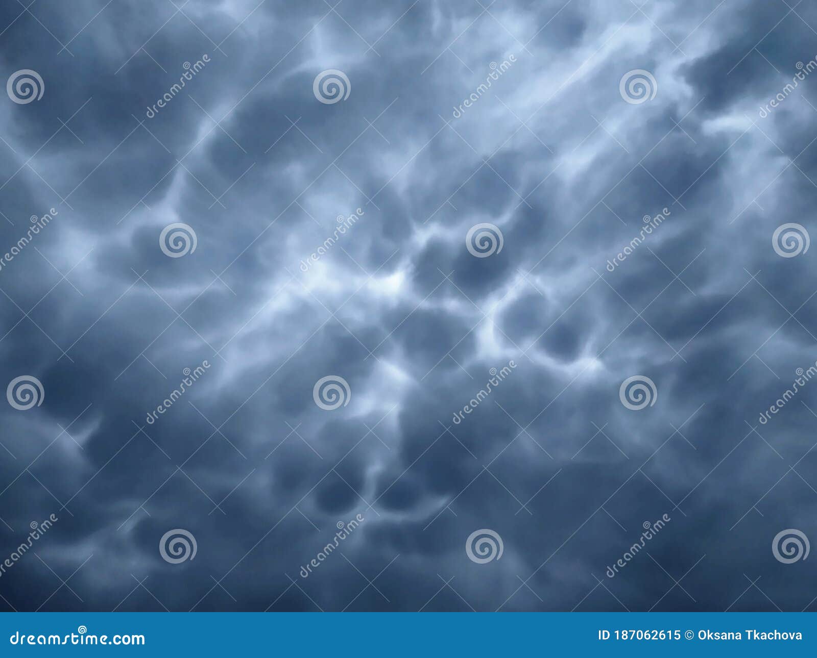 Blue and Gray Dramatic Undulatus Asperatus Clouds Stock Image - Image ...