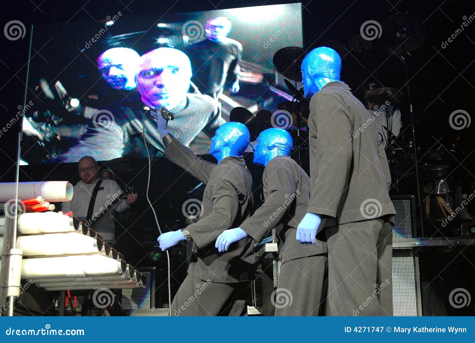 Blue man group performance editorial photography. Image of performance ...
