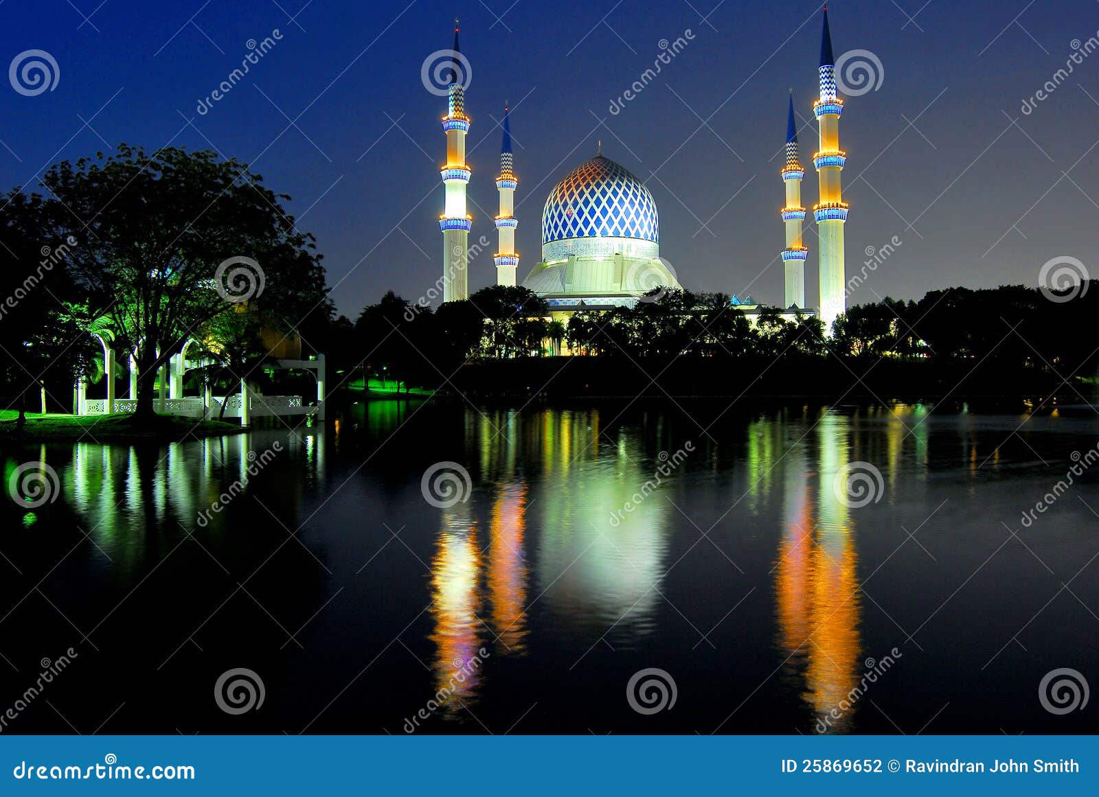 Blue Mosque editorial photography. Image of shah, malaysia - 25869652
