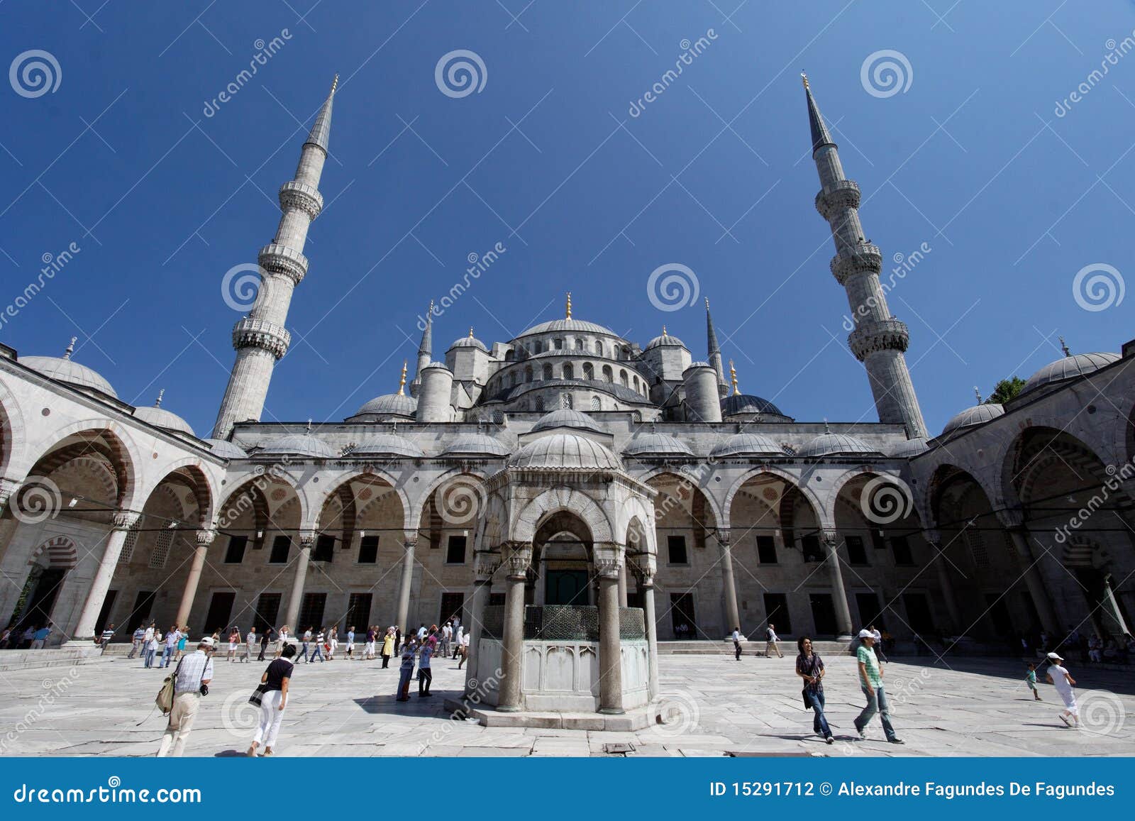 Blue Mosque Courtyard Istanbul Editorial Photography - Image of ...
