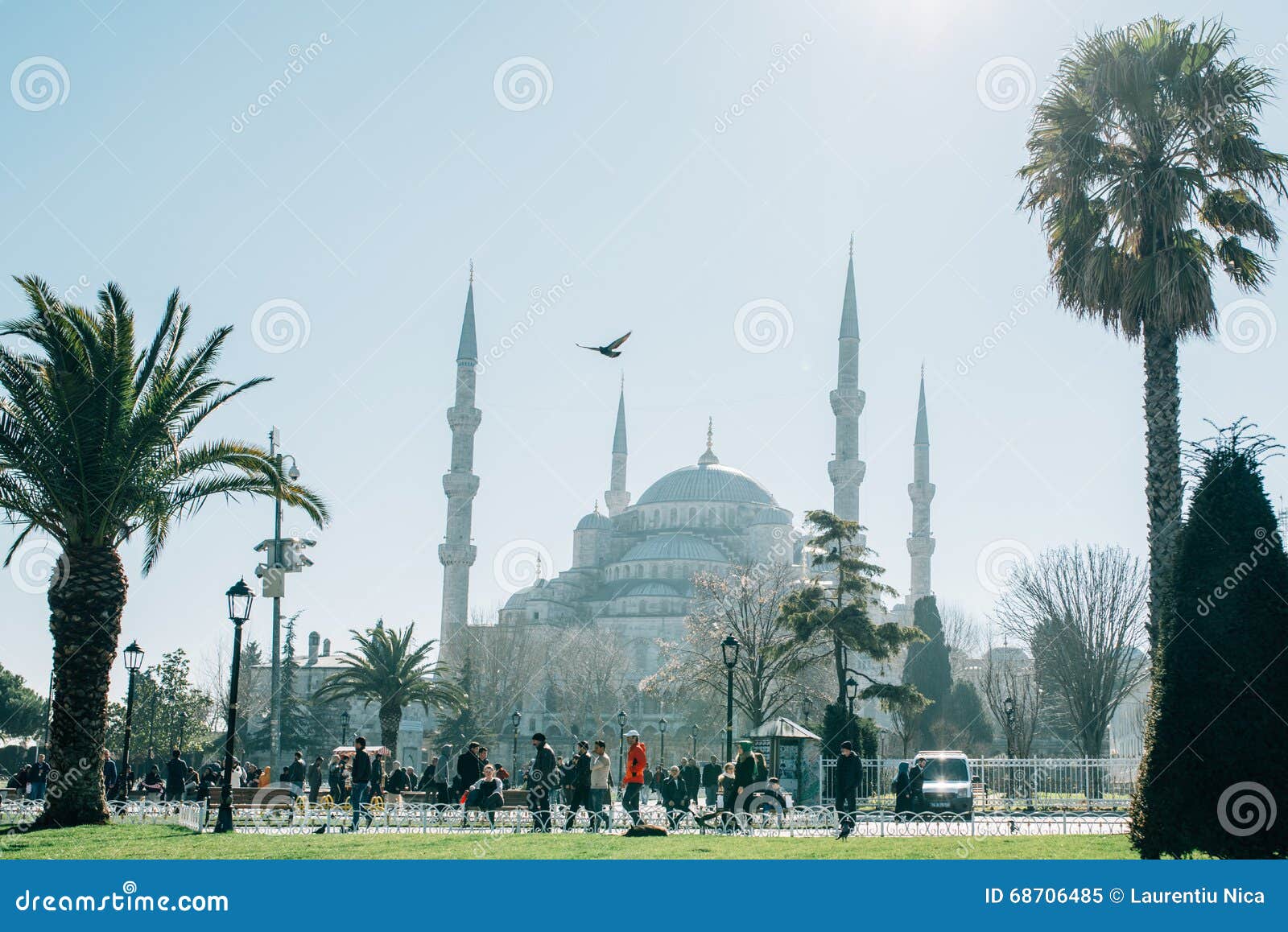 Blue Mosque Istanbul editorial image. Image of minaret - 68706485