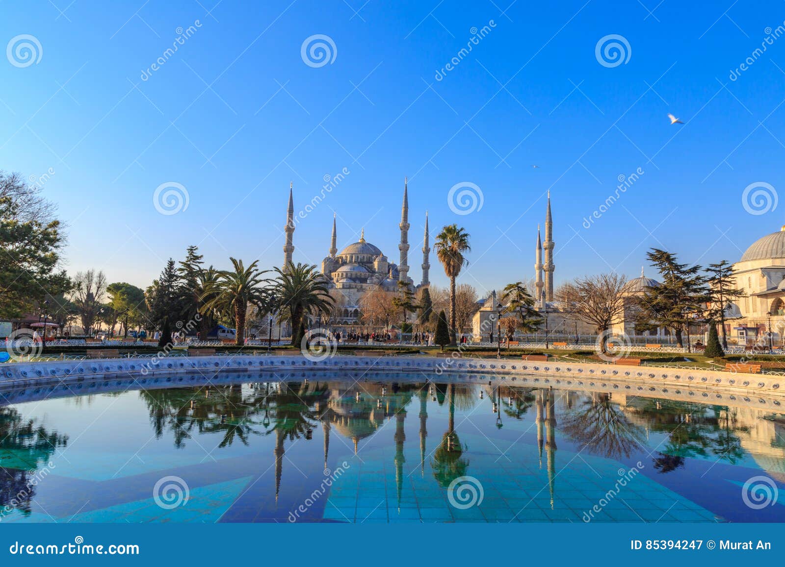 Blue Mosque with Reflection on Fountain in Sultanahmet Square. Stock ...