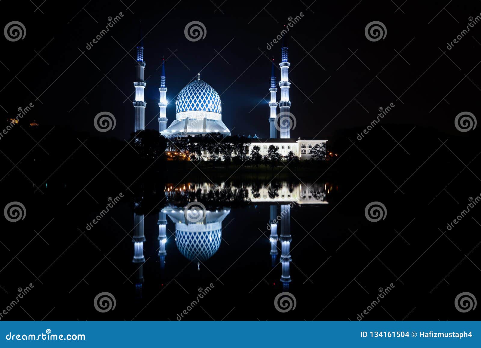 The Blue Mosque View during Night Time with Reflection in the Lake ...