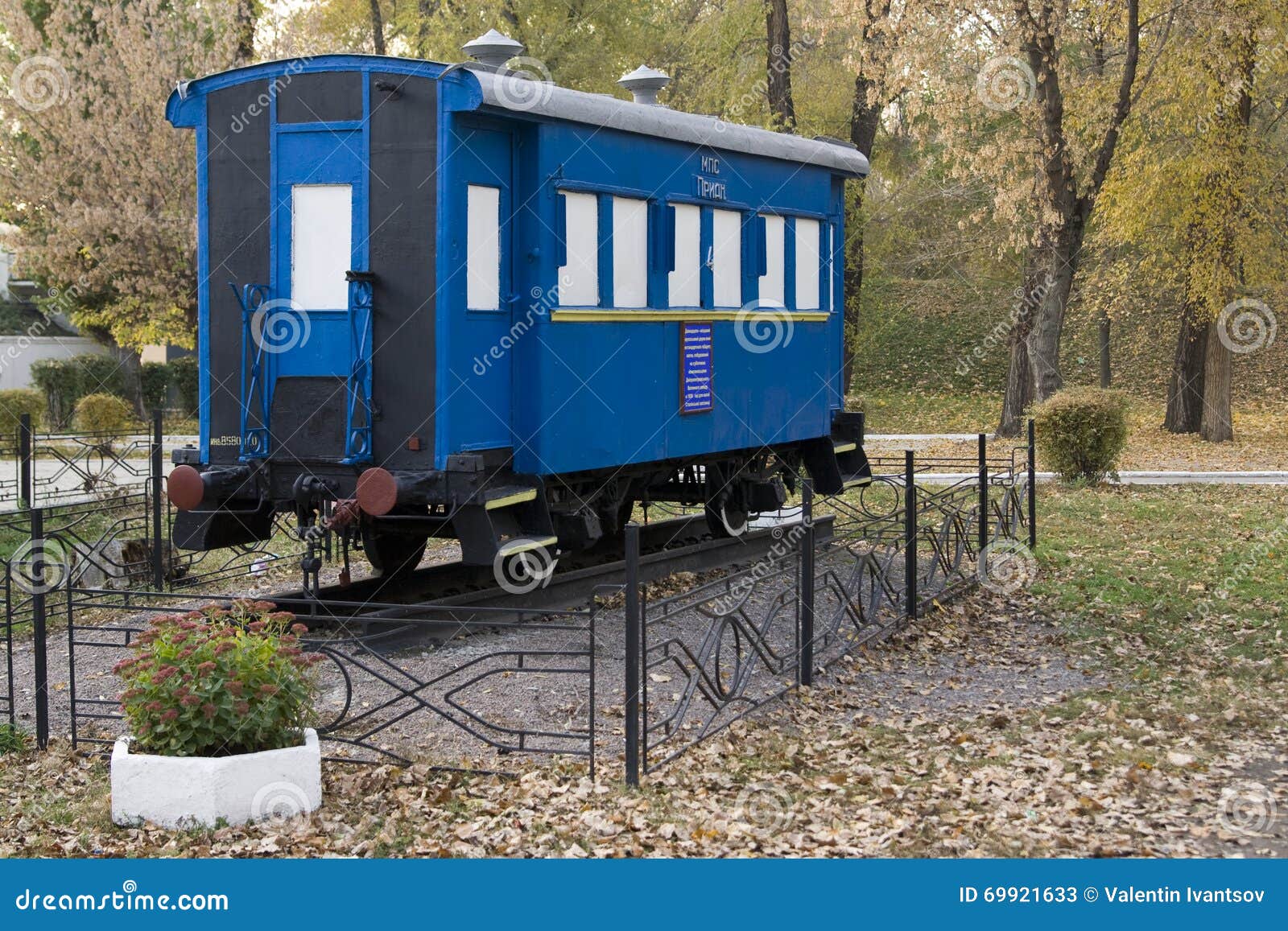 Blue old railway carriage editorial stock photo. Image of urban - 69921633